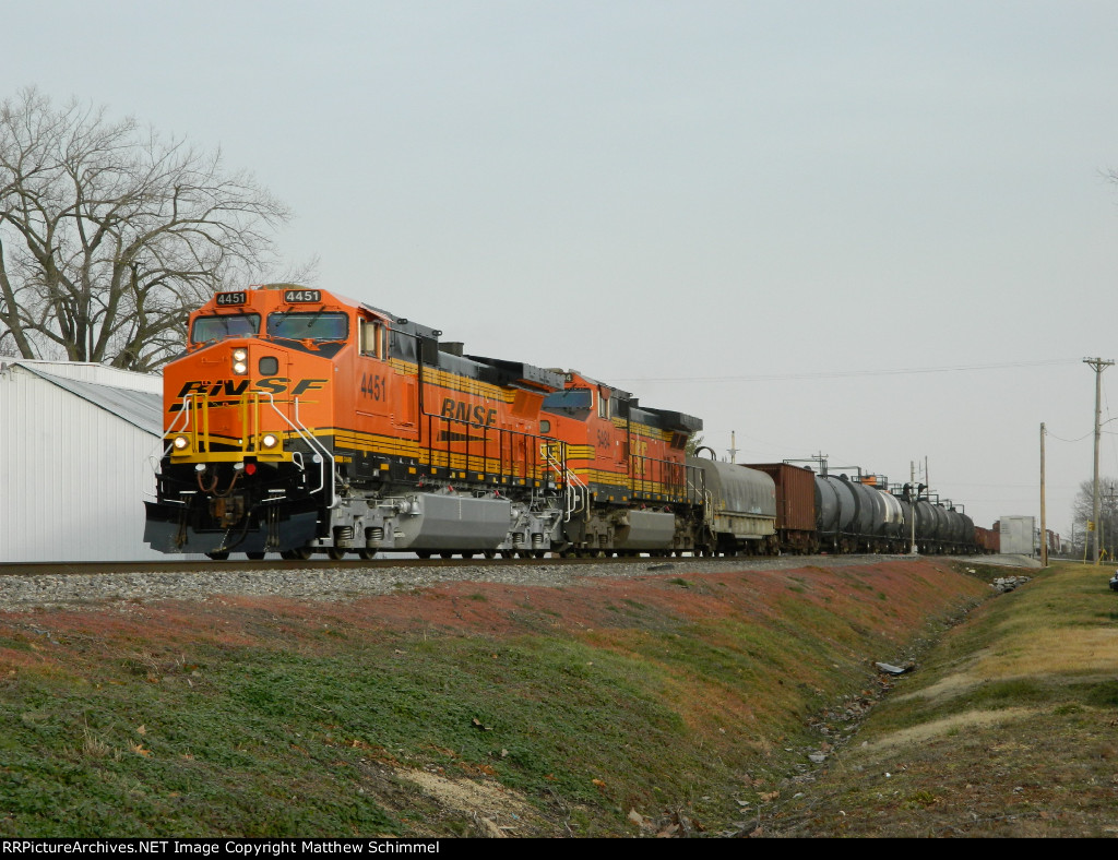 BNSF 4451 Southbound